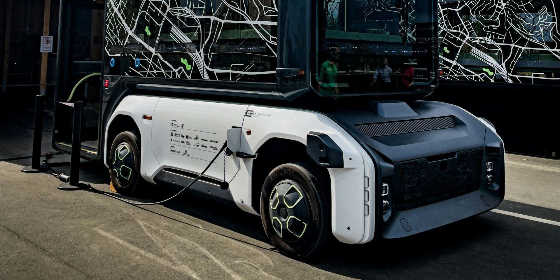 A new Concordia study reimagines parcel delivery with robots, EVs and ...