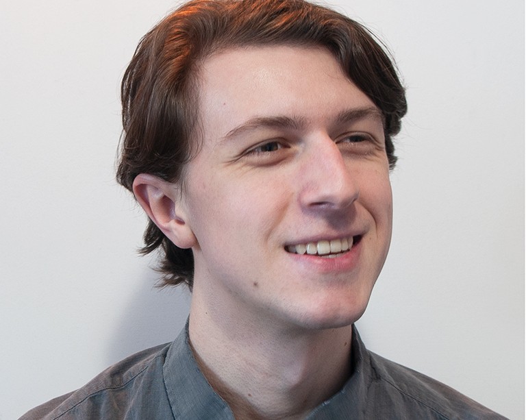 Un étudiant de premier cycle de l’École de génie et d’informatique Gina ...